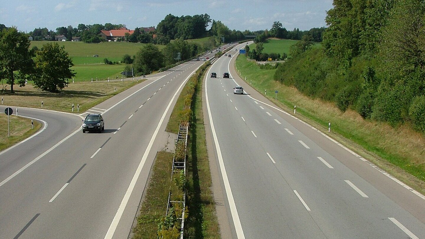 962 Kilometer, 1074 Brücken, 205 Rastplätze: Kennt ihr die längste Autobahn Deutschlands?