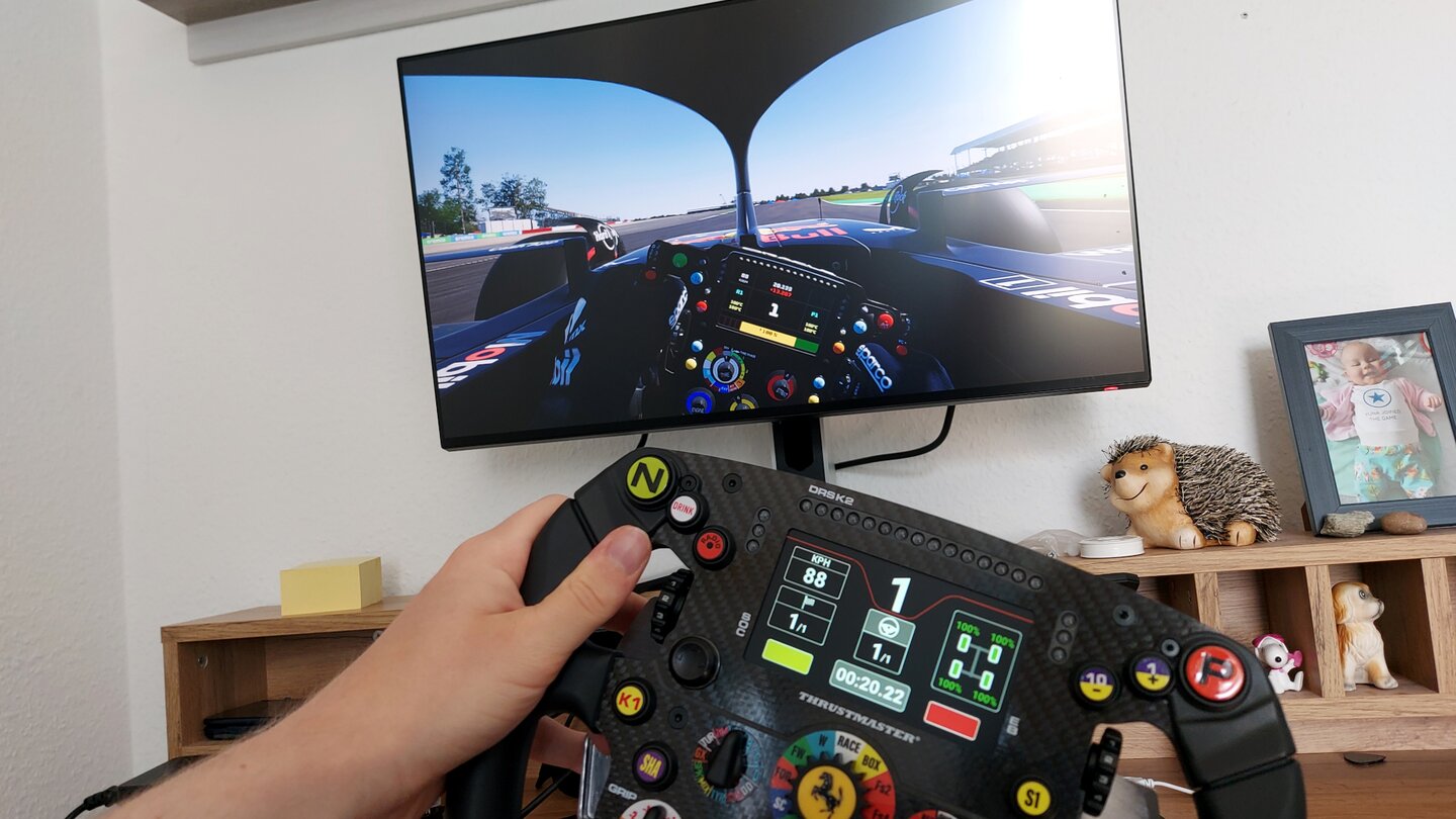 Ein echtes F1-Lenkrad in meinem Wohnzimmer! Das SF1000 macht fast alles ...