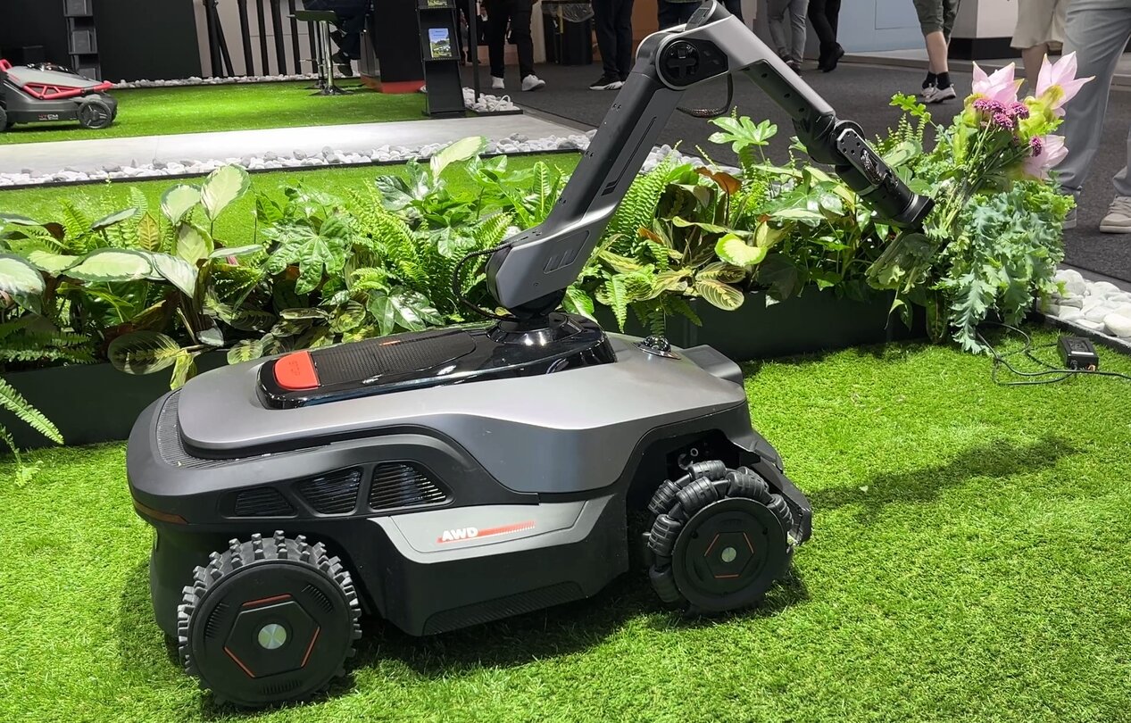 Mova NexLawn Master X Series Concept - Der Rasenmähroboter mit Greifarm