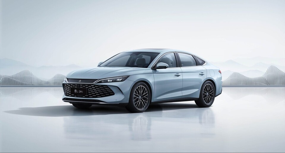 China's biggest Tesla rival has just shown new hybrid cars that can ...