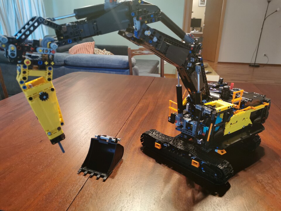 Test: Ich habe Legos Volvo Bagger fertiggebaut und frage mich jetzt ...