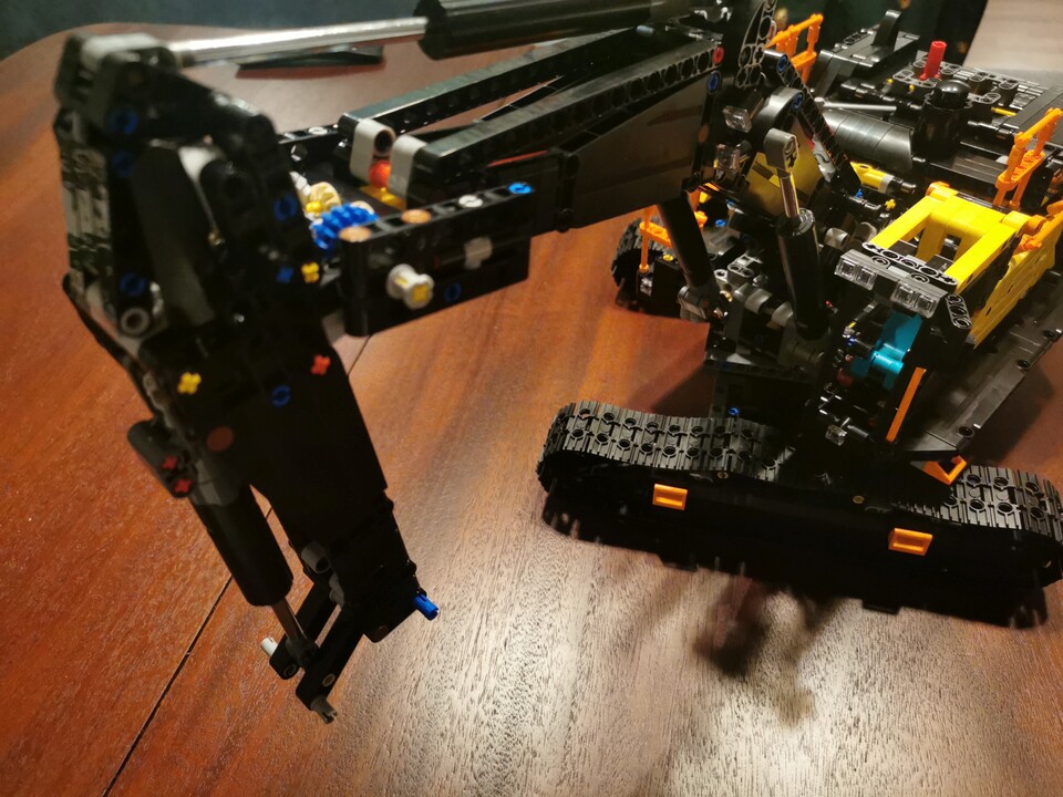 Test: Ich habe Legos Volvo Bagger fertiggebaut und frage mich jetzt ...