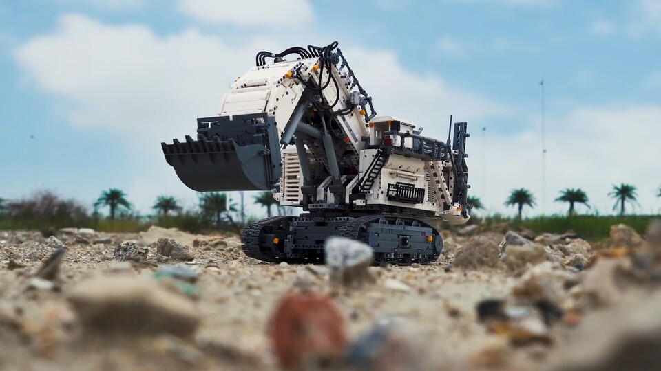Der LEGO Technic Liebherr Bagger ist ein Gigant – aber leider auch 4x ...