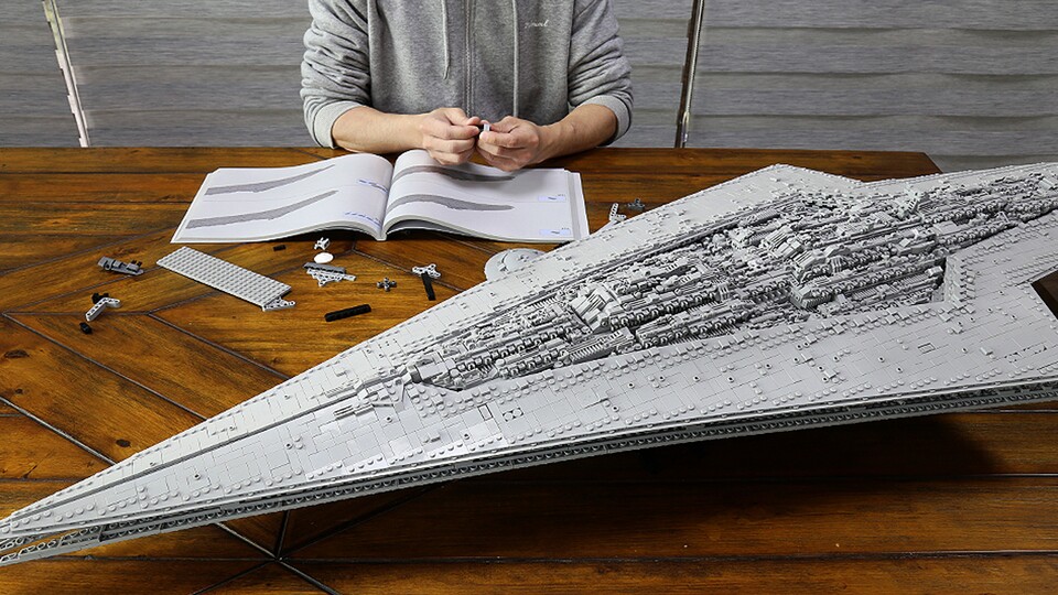 1,2 Meter lang, über 6.000 Teile und sagenhaft günstig: Bei diesem Set ...