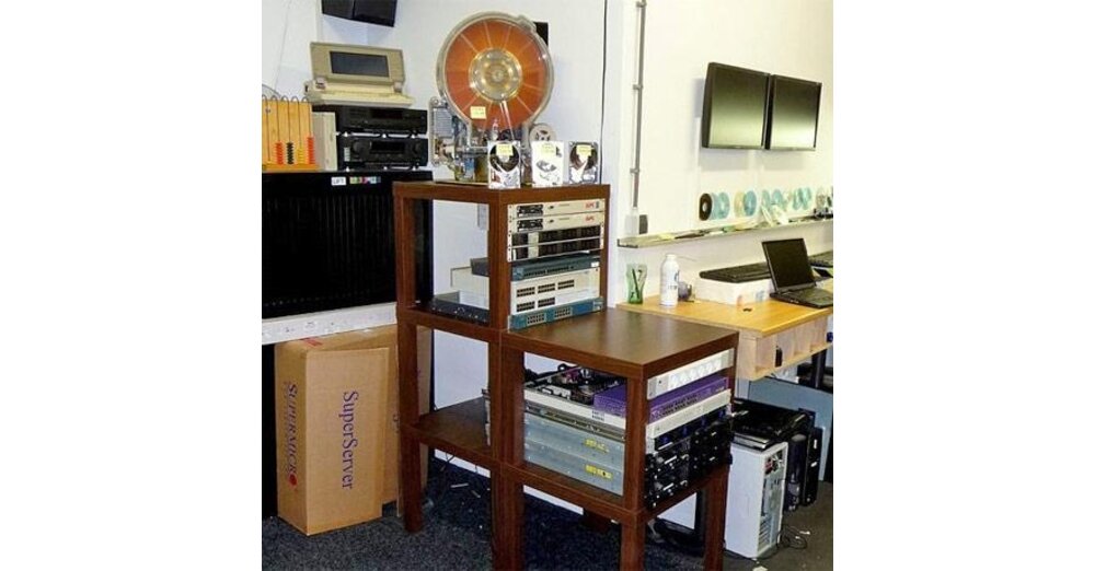 LackRack - IKEA-Tisch als Server-Rack