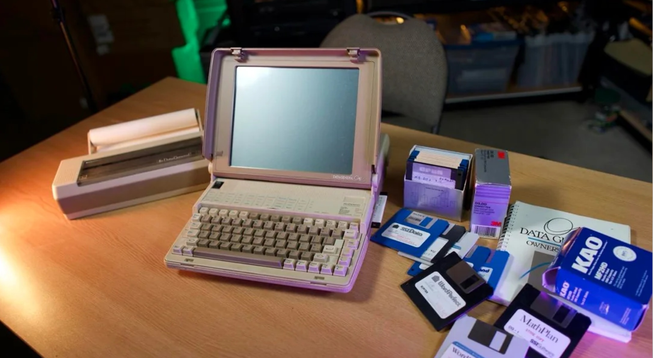 Spieler findet 40 Jahre alten Laptop-Urvater und die Lösung für sein ...