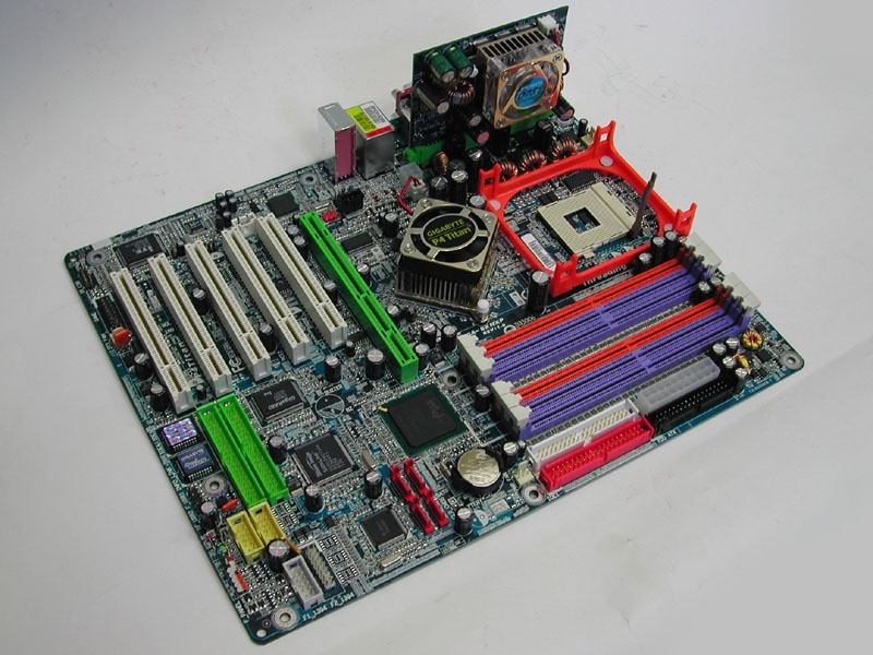 Gigabyte 8KNXP