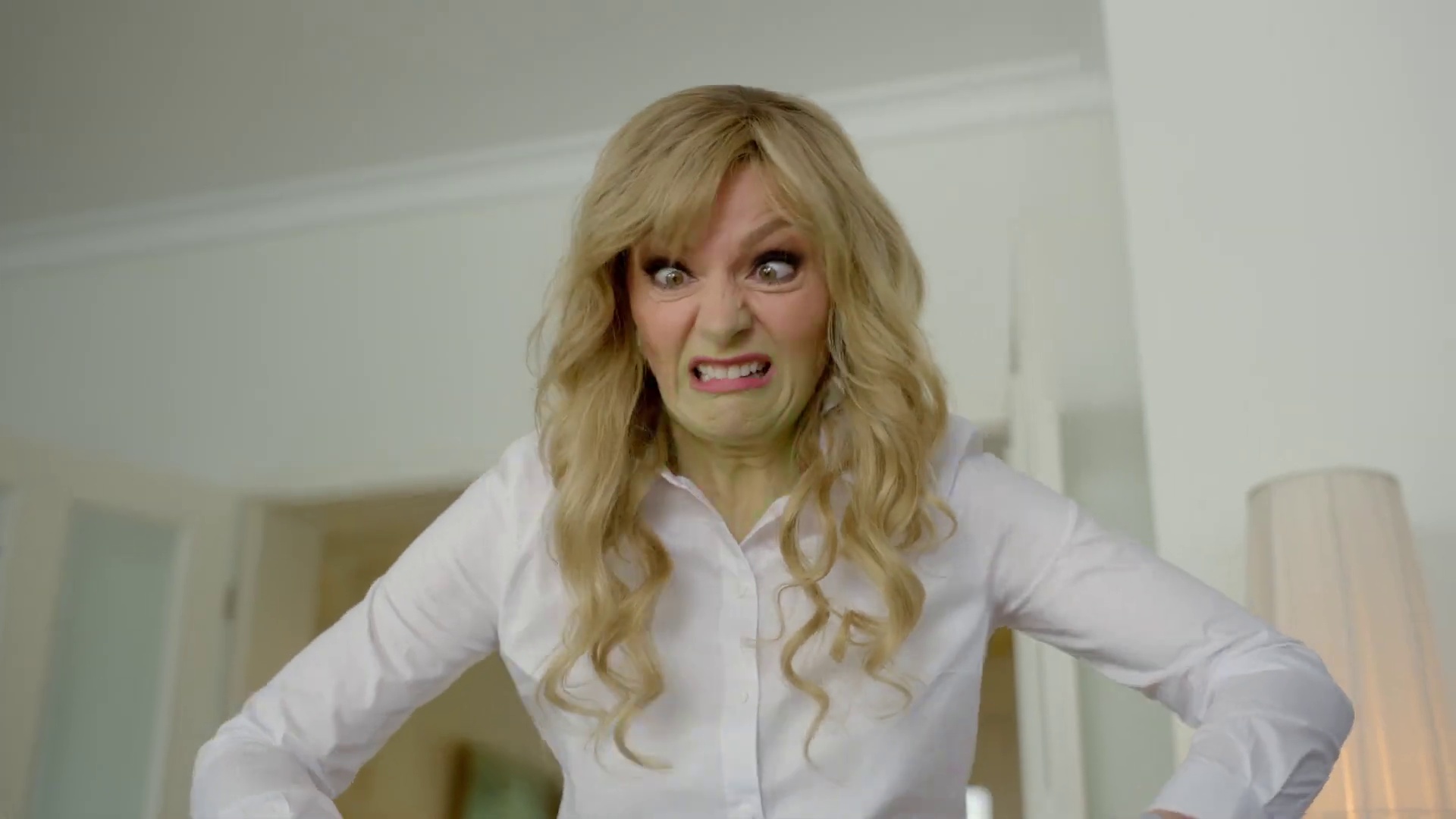 HILLarious: Amazon lässt in der neuen Show Martina Hill auf die gesamte ...