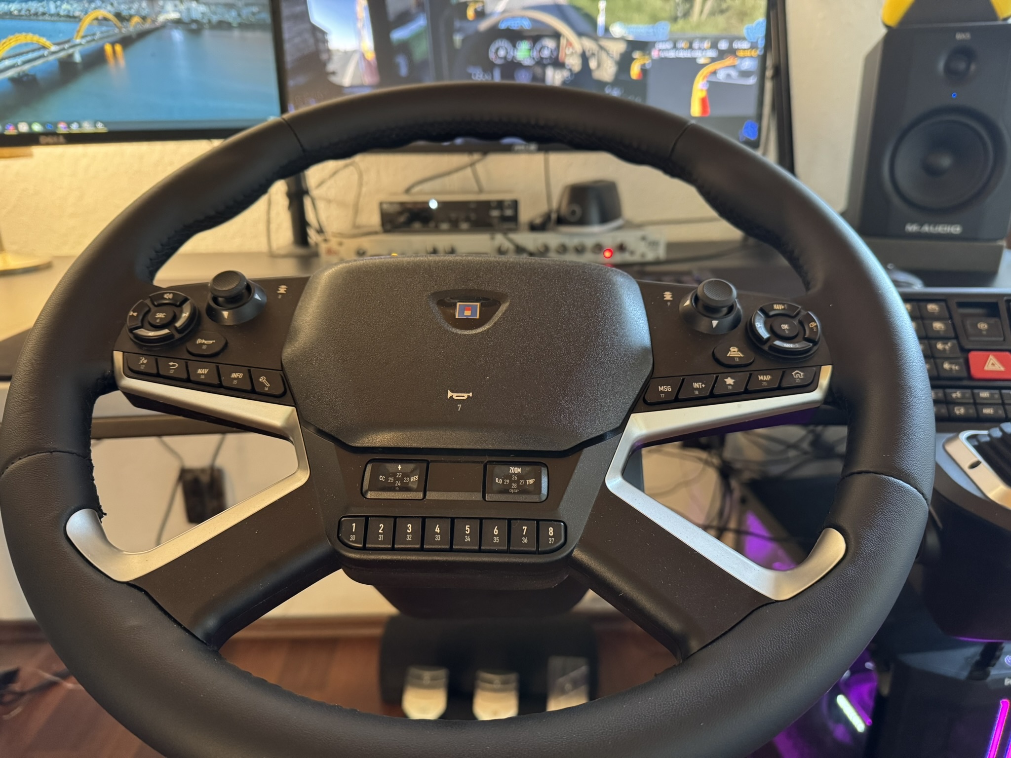 Für wahre LKW-Fans: Das Hori Truck Control System hebt Realismus auf ...