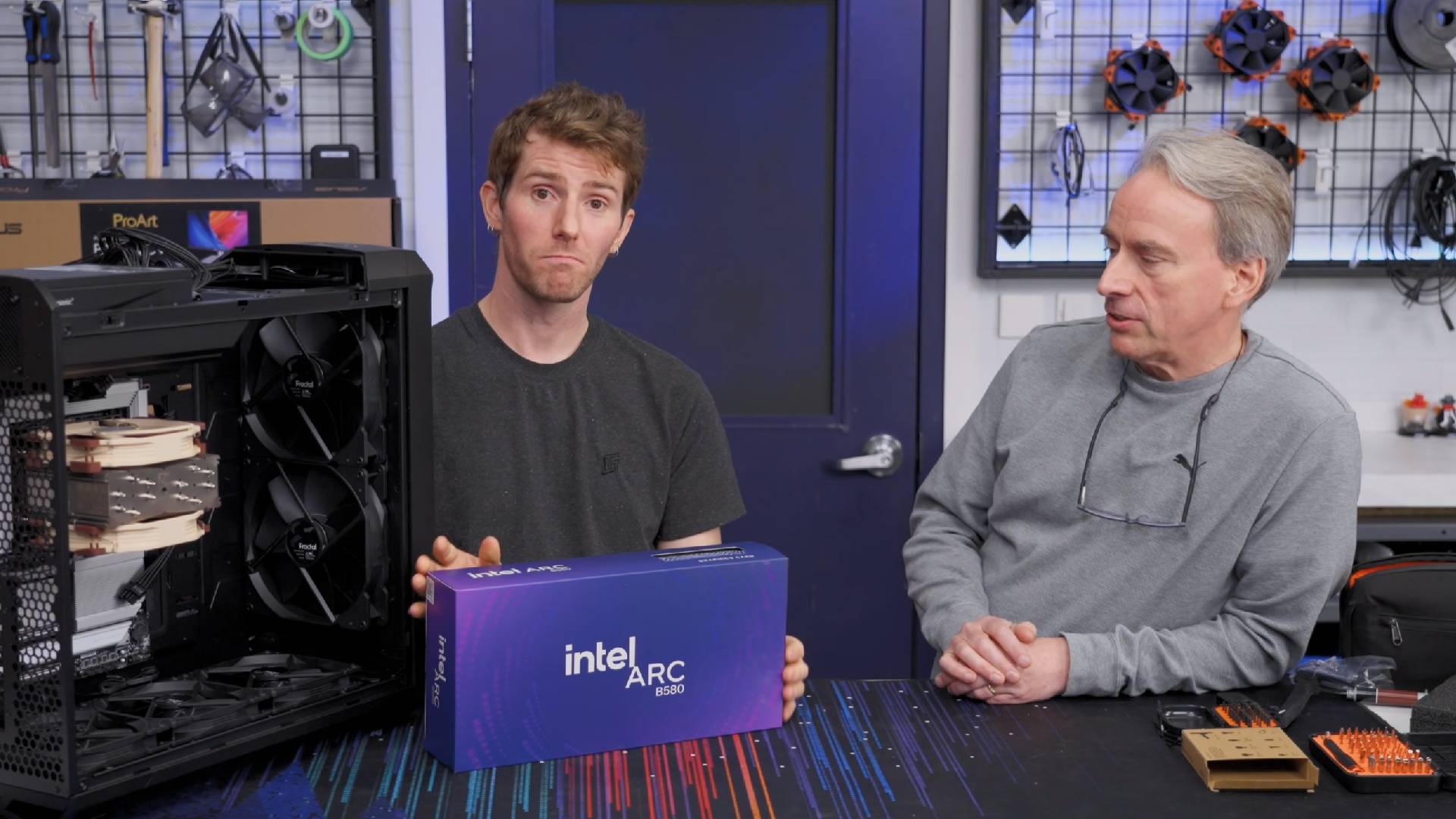 »Der perfekte Linux-PC« - Linus Torvalds und LinusTechTips bauen zusammen einen PC und mit der ...