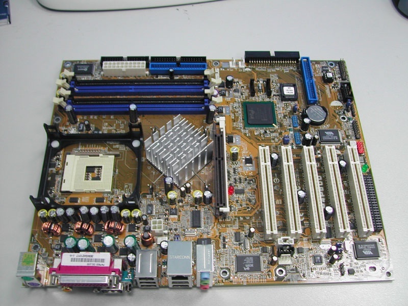 Asus P4P800 Deluxe