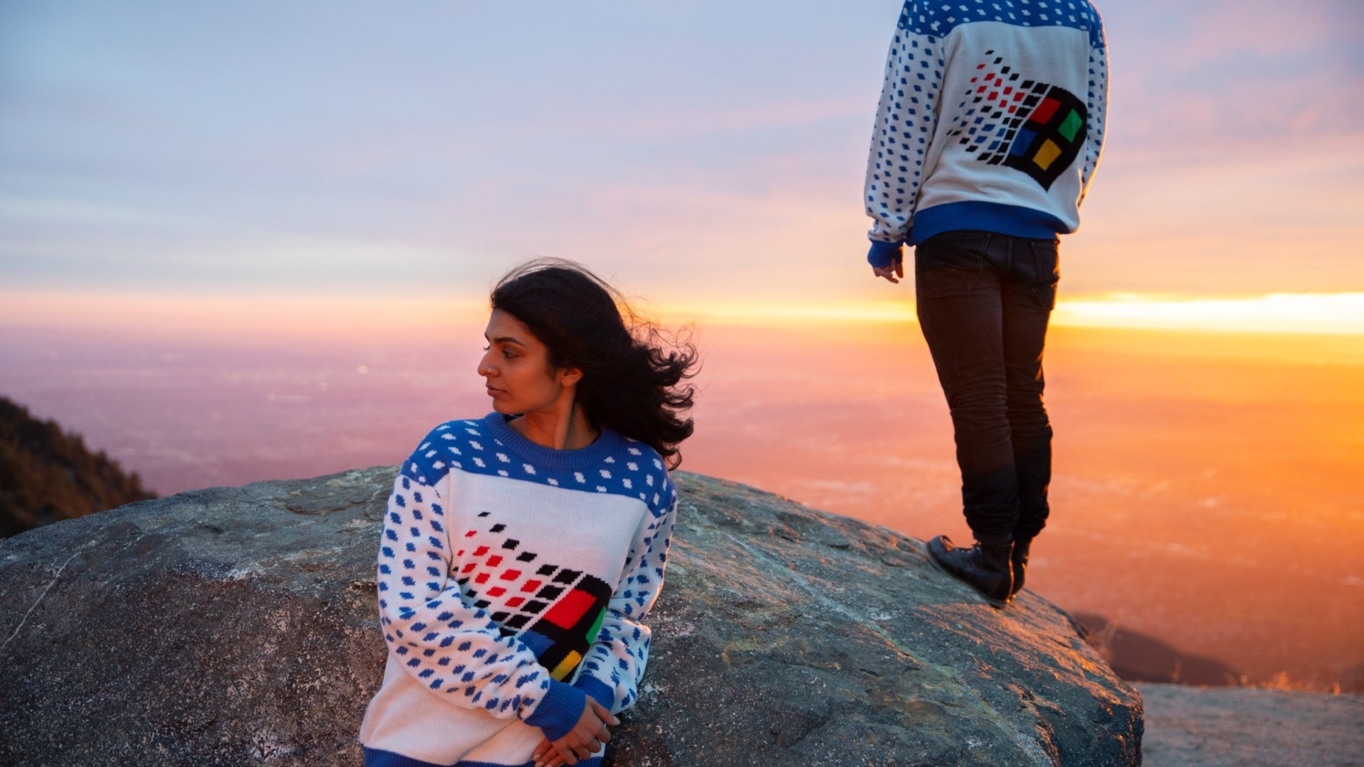 Windows 95 als »Softwear« - Microsoft verschenkt »hässliche Pullover«