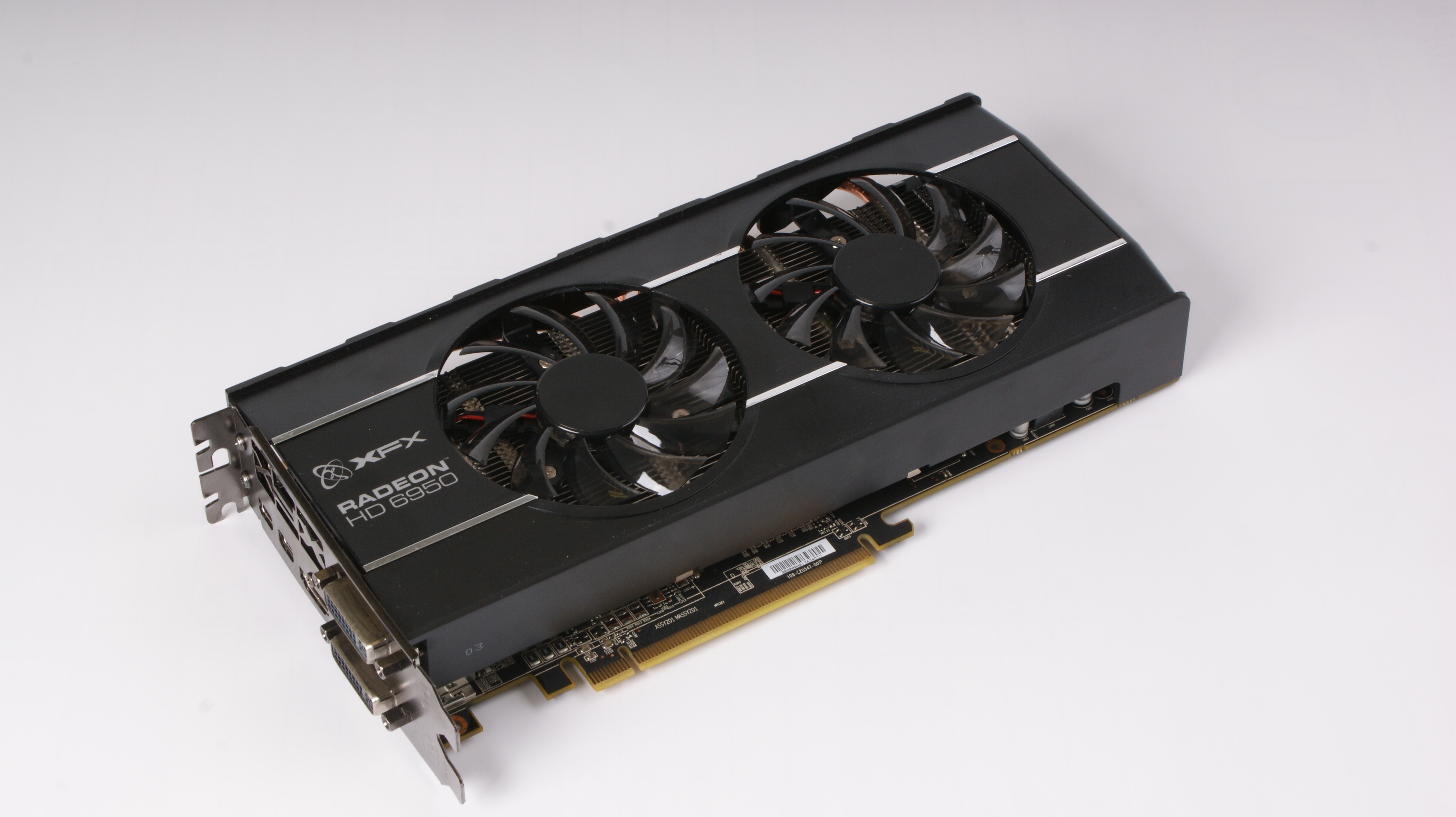 XFX Radeon HD 6950 XXX Dual-Fan - Getunte HD 6950 mit zwei Lüftern