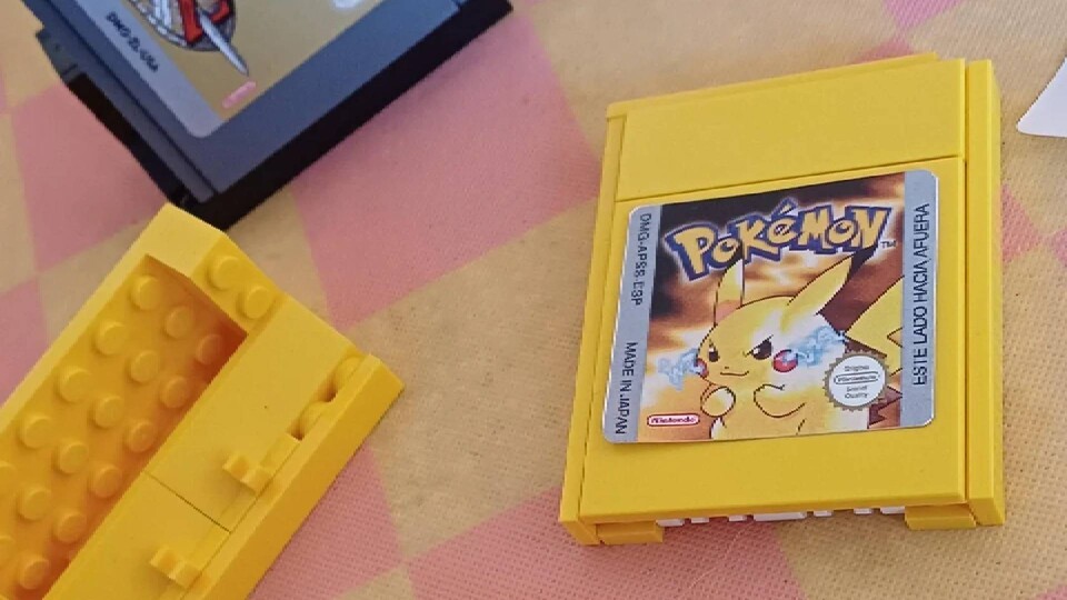 LEGO-Fan baut sich eigene Pokémon-Cartridges für den LEGO Game Boy