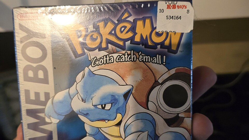 Pokémon-Fan findet nach Jahrzehnten originalverpackte blaue Edition im ...